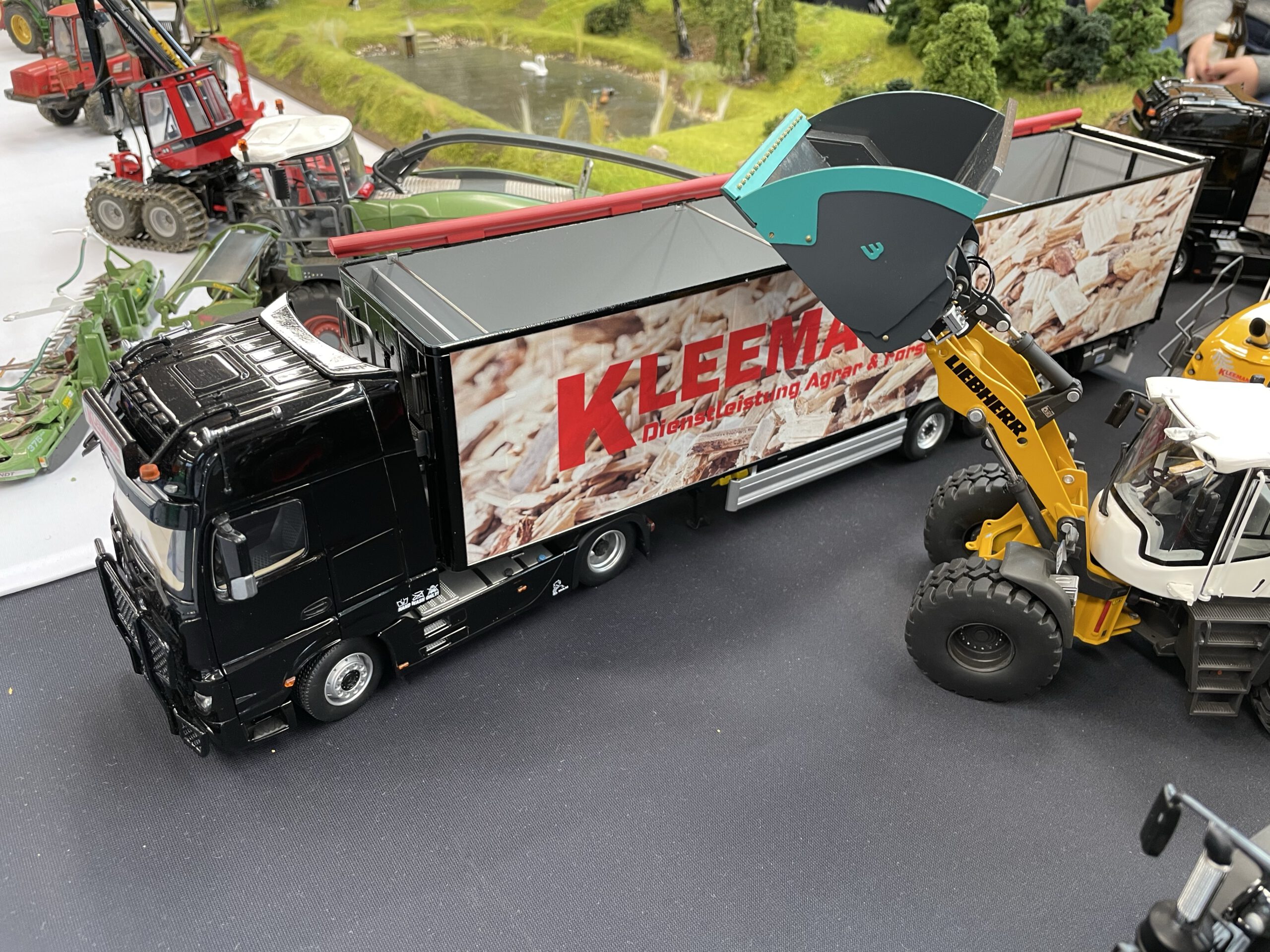 Mercedes Actros Hackschnitzel von Christopher – Pyrmonty Design Decals